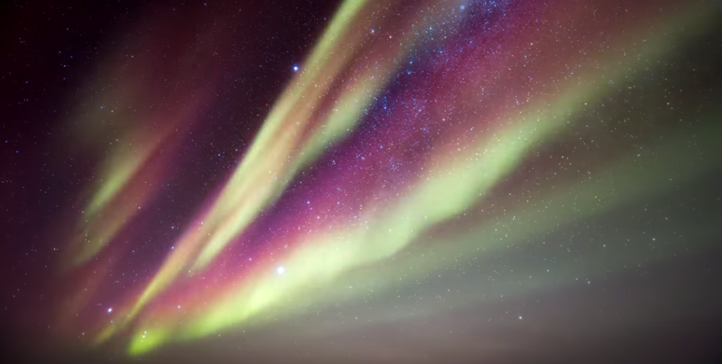 Footage captures rare Aurora Australis light show